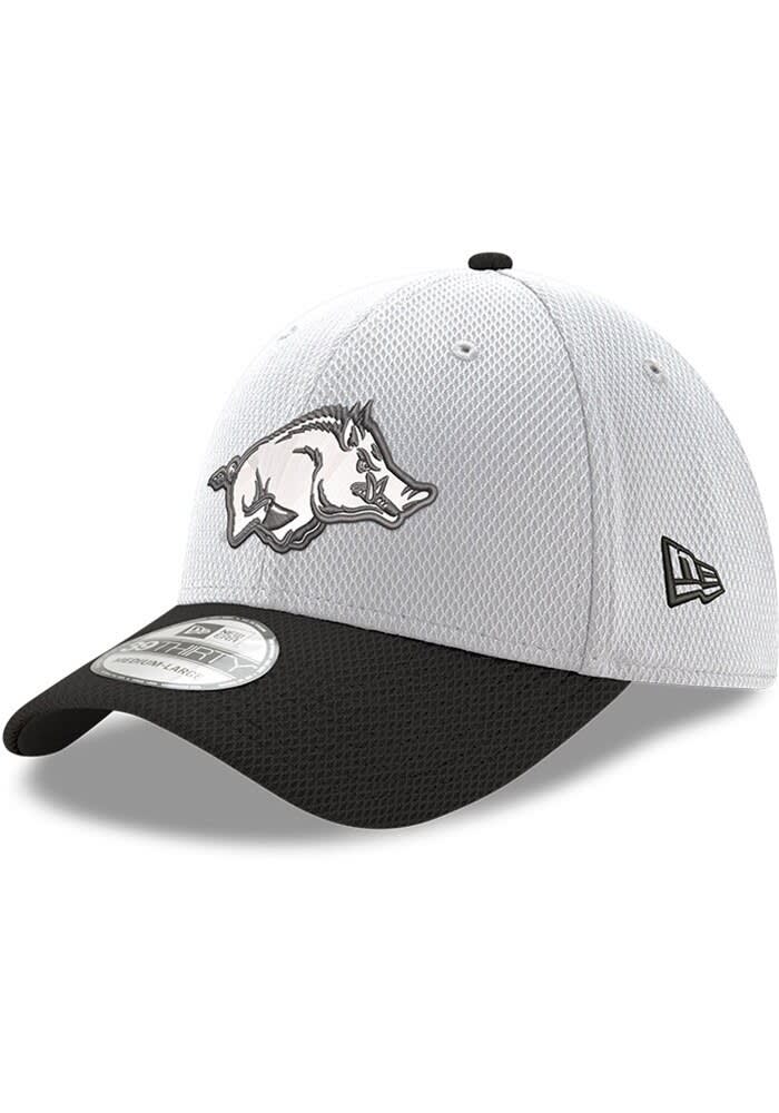 Arkansas Razorbacks Mens 3930 DE ARKRAZ OP WHITE BLACK BW White New Era ...